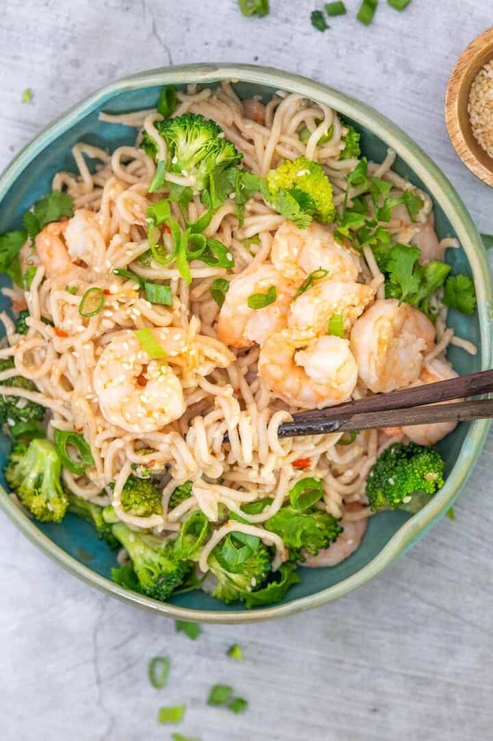 Simple Garlic Chilli Prawns with Noodles